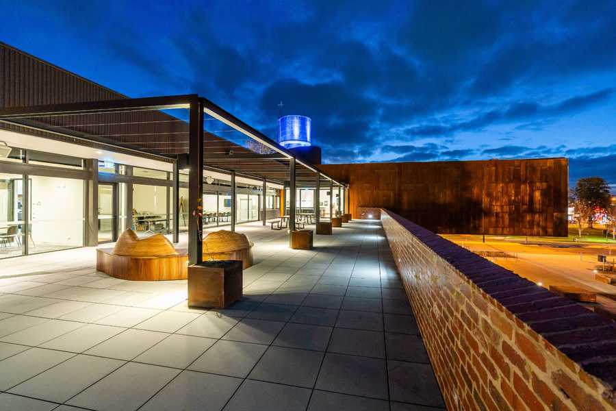 Community & Entertainment - Zauner